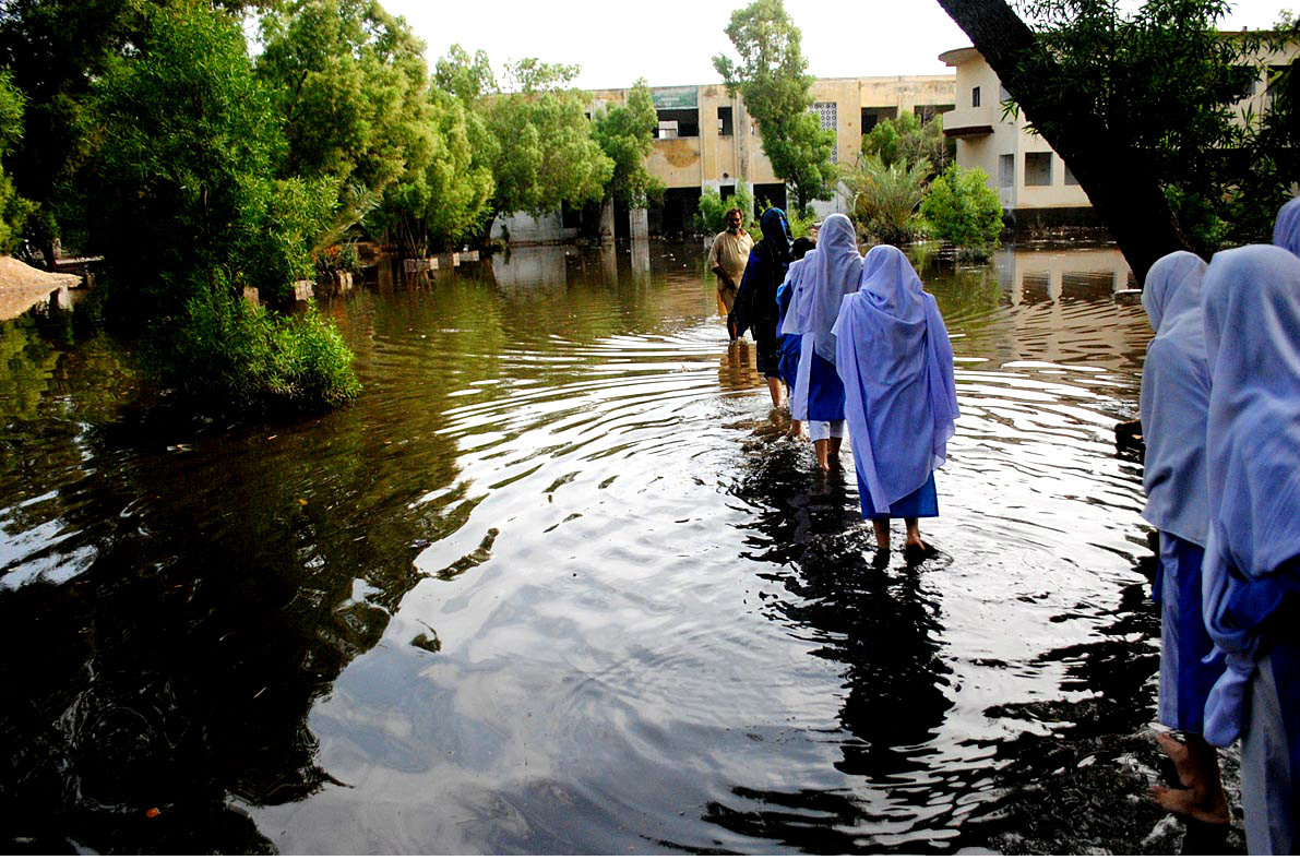 Students Wade Through Rainwater - Technology and Business News from ...